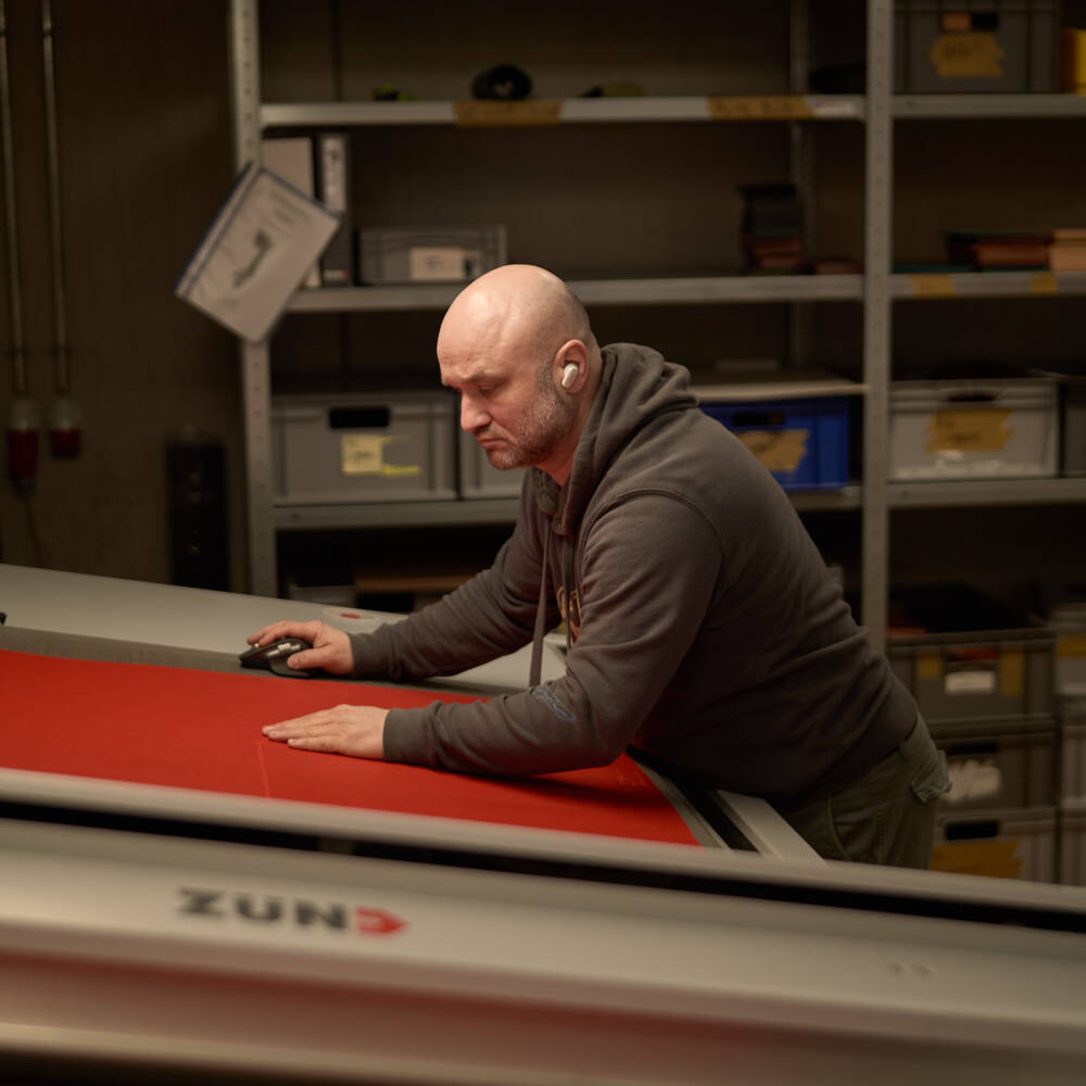 paper republic digitalizes leather cutting with Zünd L3